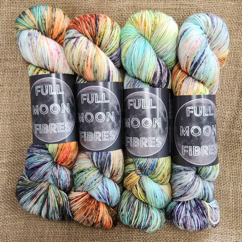 Full Moon Fibres Solar Sock - Living in the Mo-Mint – True North Yarn Co.