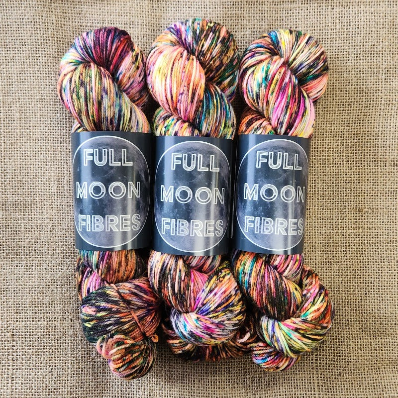 Full Moon Fibres Solar Sock - Favourite Granny Square Blanket – True ...
