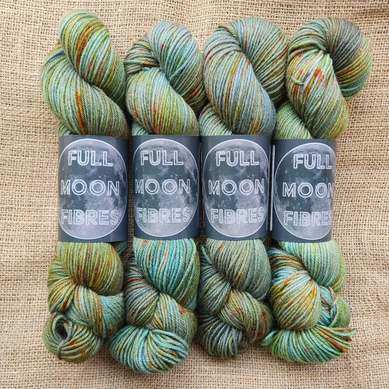 Full Moon Fibres Wormhole Worsted - Fir Ever – True North Yarn Co.